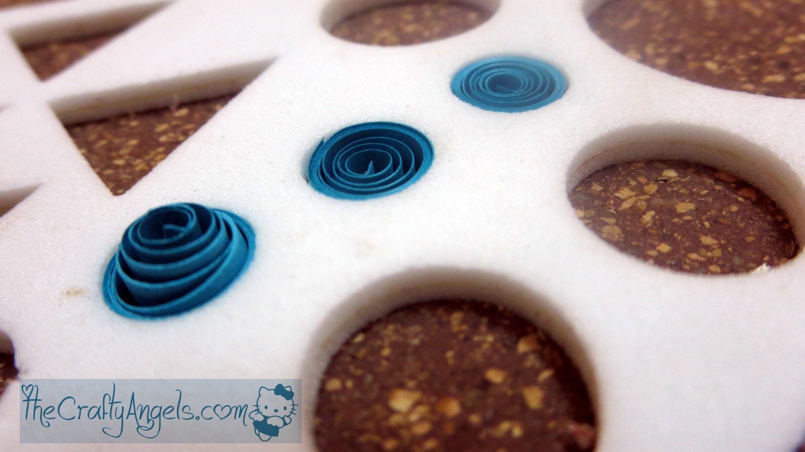 Basic Quilling tutorial : Making Flat Tight Quilled Coils » The Crafty ...