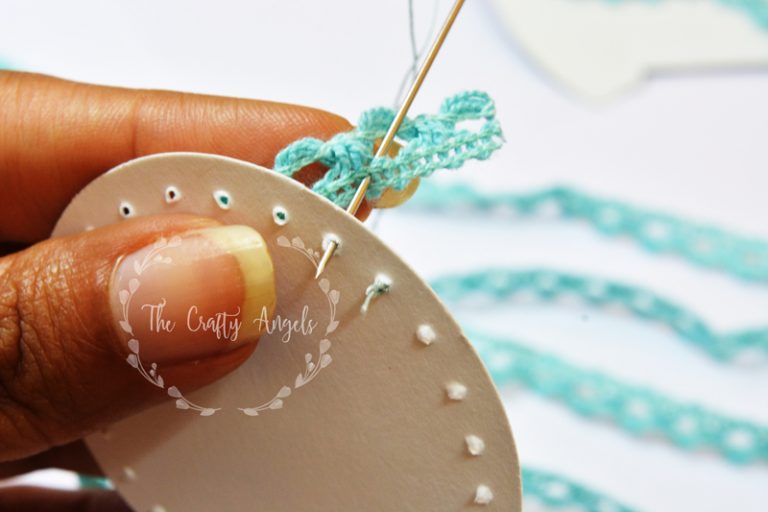 Lace edged Christmas tags tutorial » The Crafty Angels