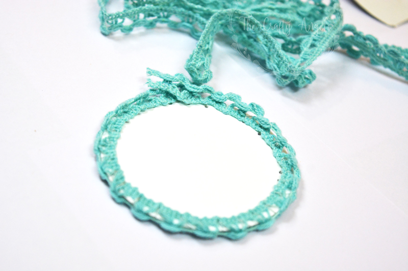 Lace edged Christmas tags tutorial » The Crafty Angels