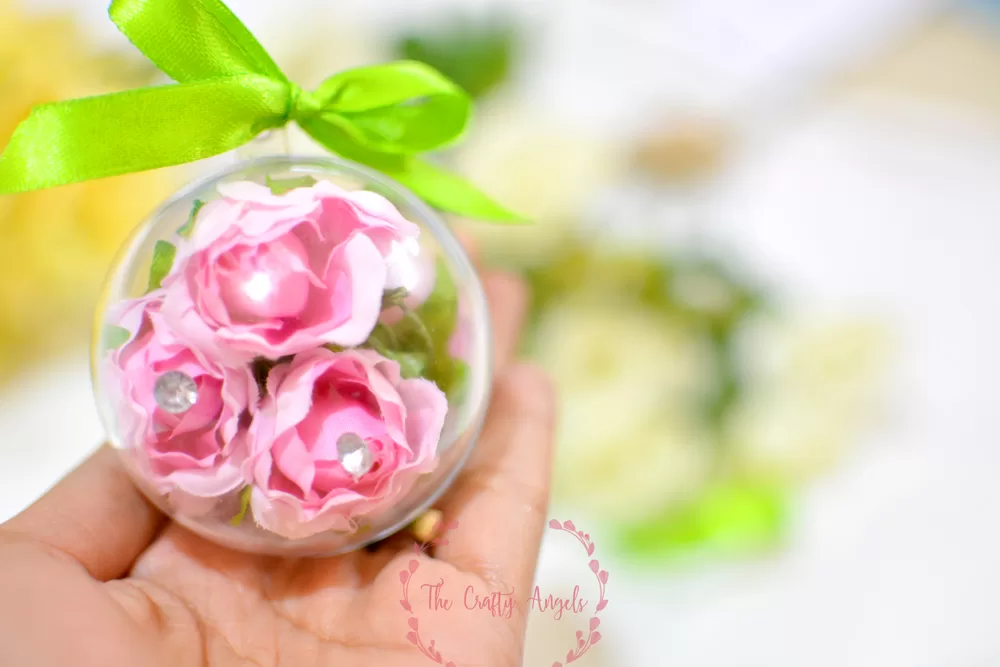 DIY Christmas tree bauble ornaments with clear baubles - The Crafty Angels